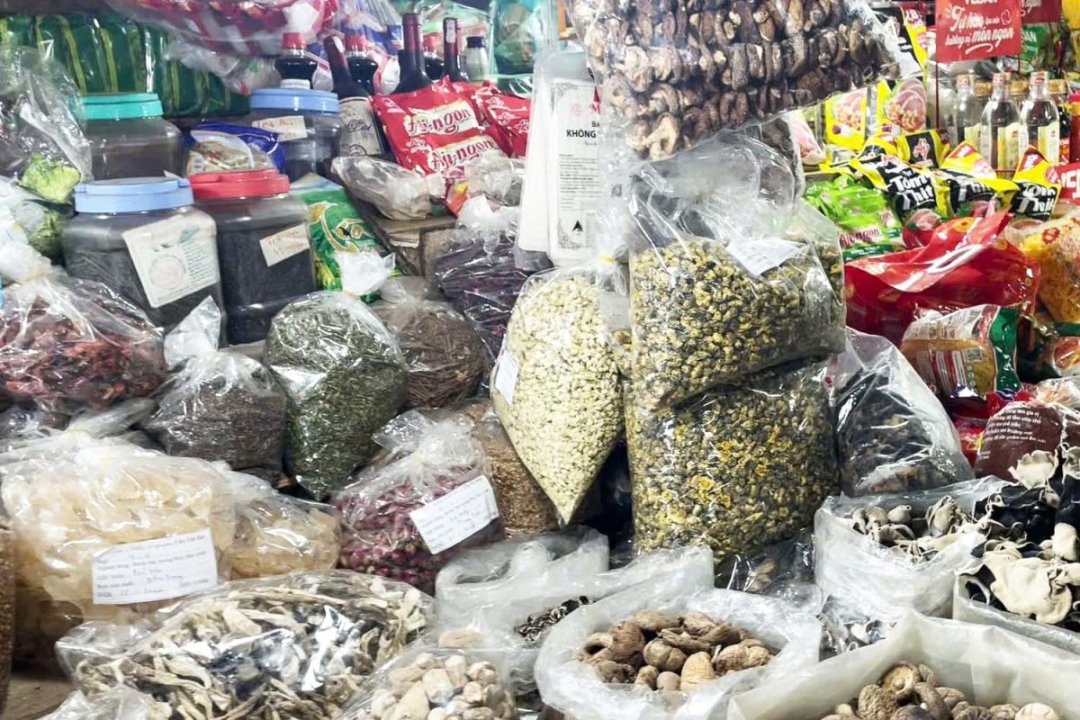 Vietnam markets: a guide to the country’s most vibrant local spaces ...